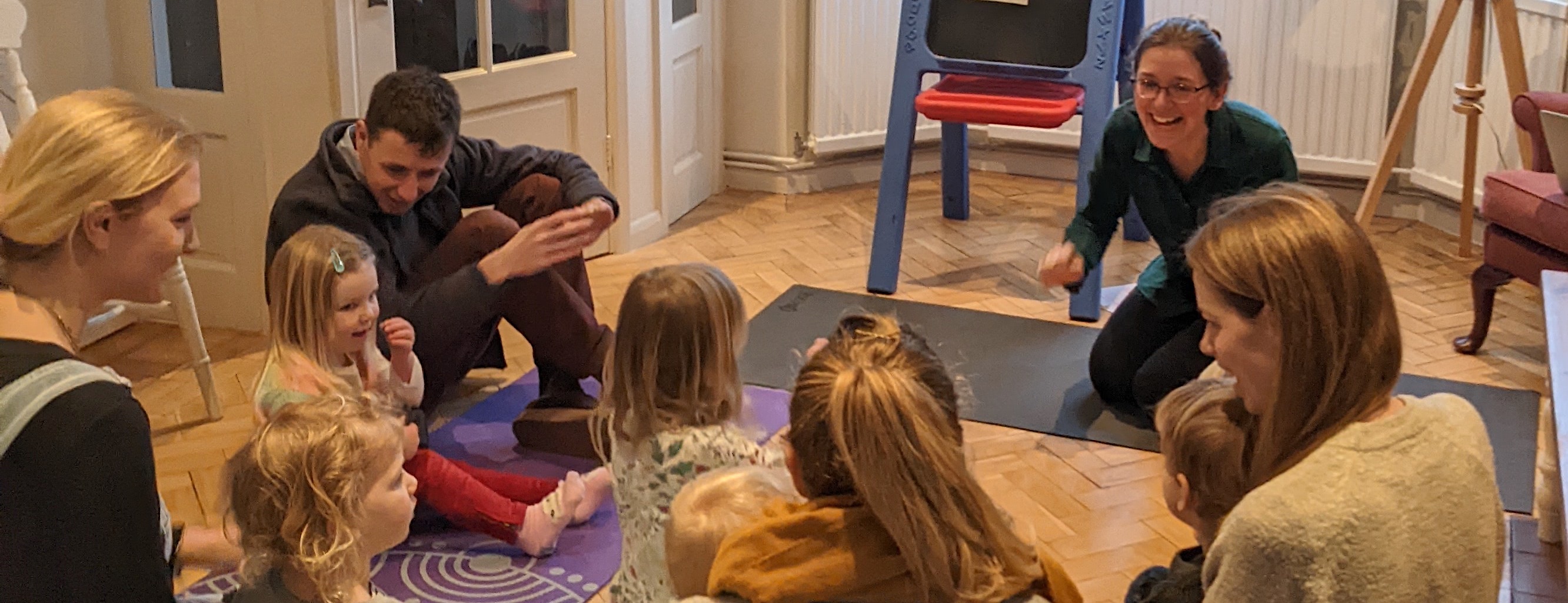 ¡Hola! - Fun Little Linguists